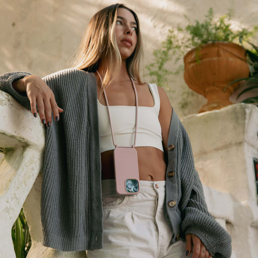 Capinha com cordão iPhone rosa Odara | Cases Papaya